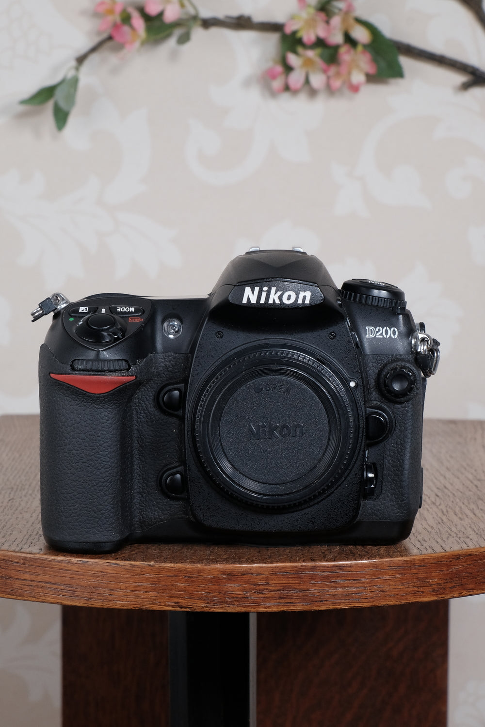 Superb! Nikon D200 in near mint condition with original packaging ...