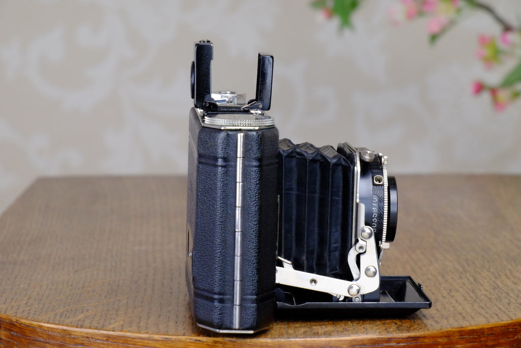 Superb! 1935 Art-deco 6x4.5 Duo camera, with Zeiss Tessar lens, CLA'd ...