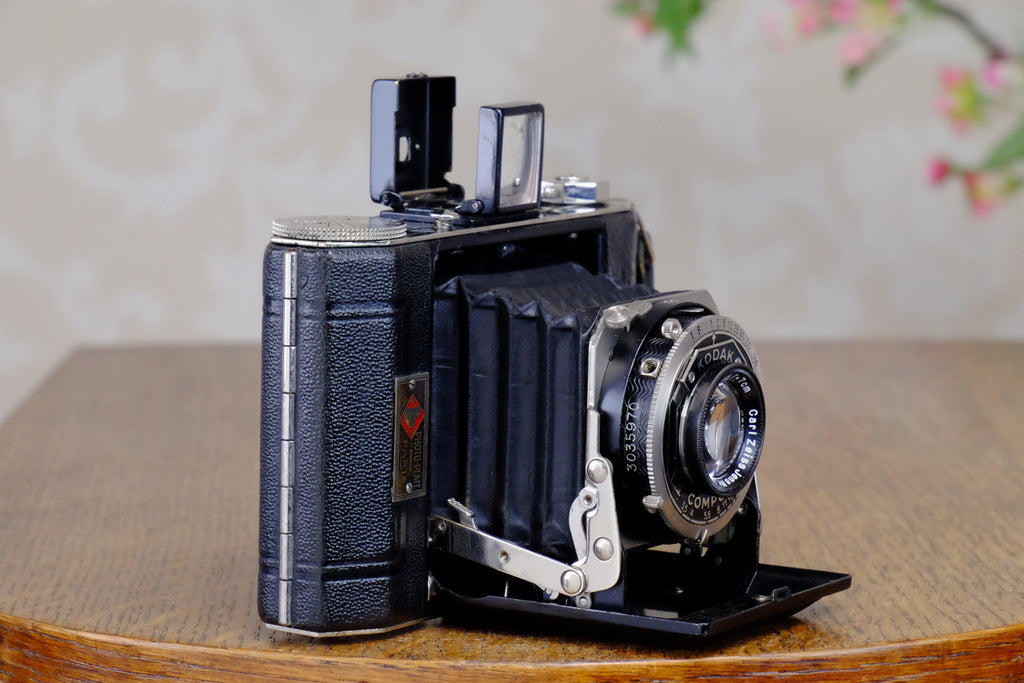Superb! 1935 Art-deco 6x4.5 Duo camera, with Zeiss Tessar lens, CLA'd ...
