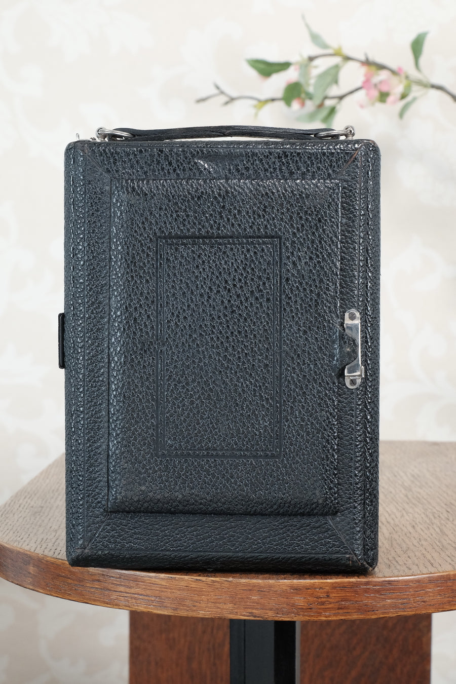 Near Mint! 1925 Camera with leather case & plate holders. Freshly serv ...